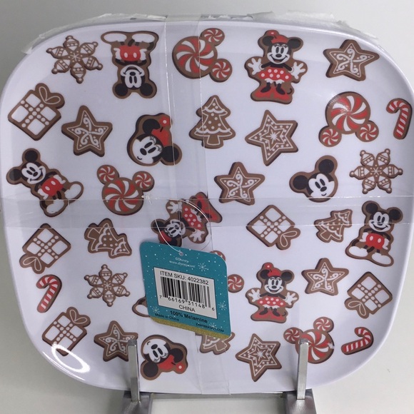 Disney | Dining | 4 Dinner Plates Disney Mickey Mouse Minnie Christmas ...